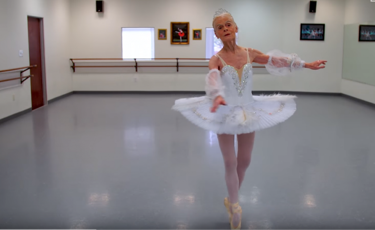 Μπαλαρίνα ετών 77. Παραμένει λυγερόκορμη και διδάσκει. Τα σημαντικά ...